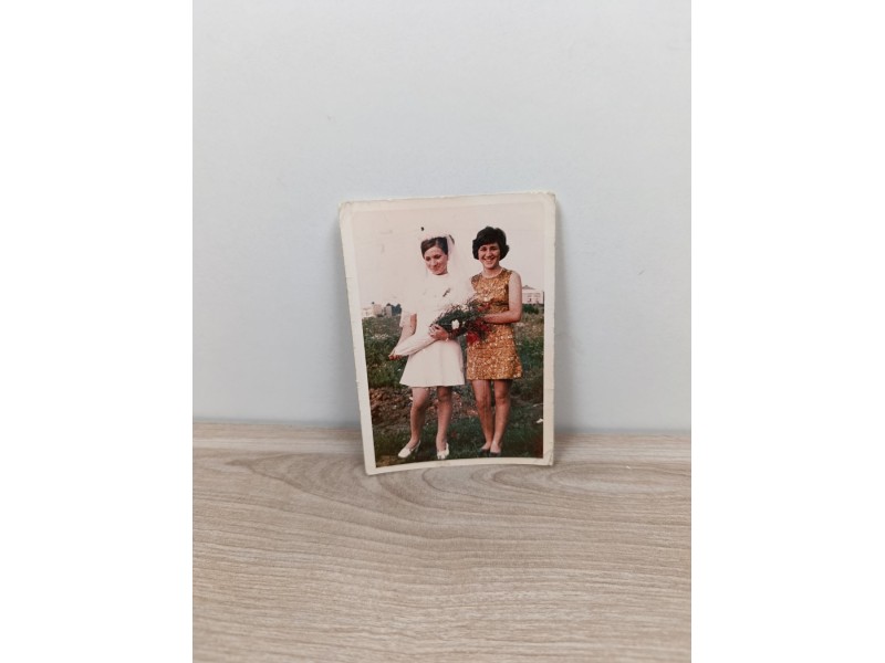 Vintage fotografija mlada s kumom