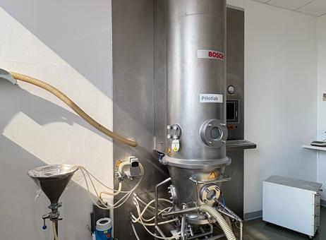 Boš Hutlin GmbH, Šopfhajm: Pilotlab L – bačni sušač sa fluidizovanim slojem