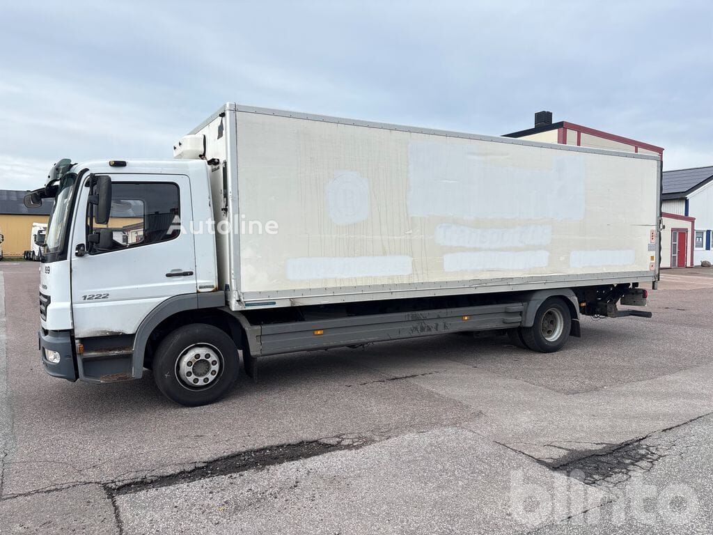 Prodaje se Mercedes-Benz 1222 kamion furgon na aukciji