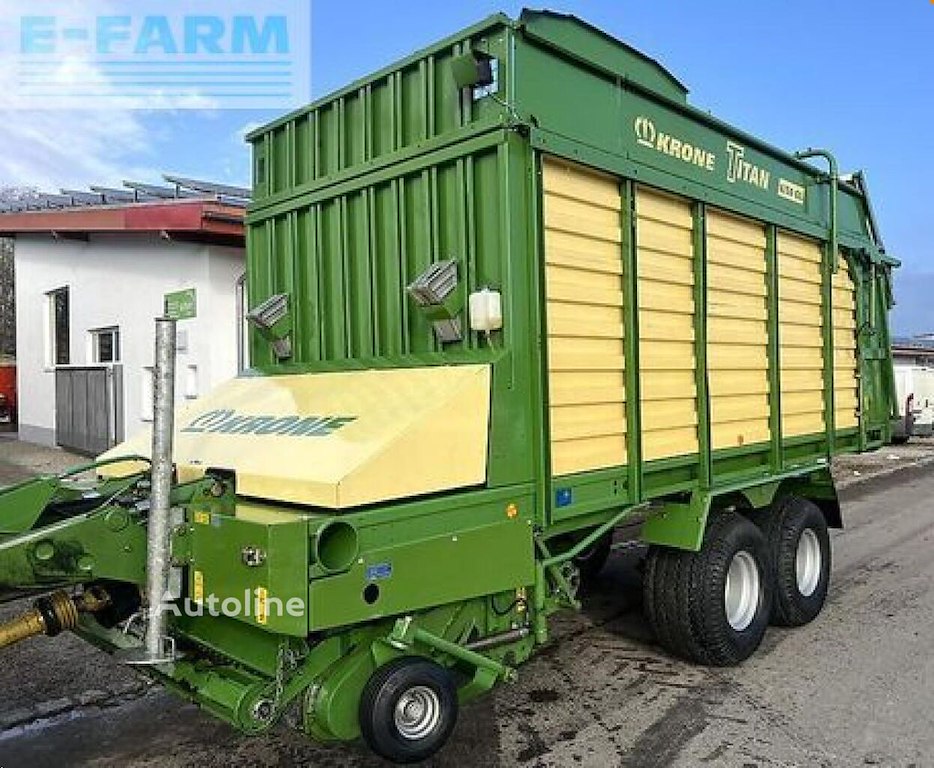 Krone titan 6/50 gl - ein schwingen-ladewagen aus erst cisterna silos