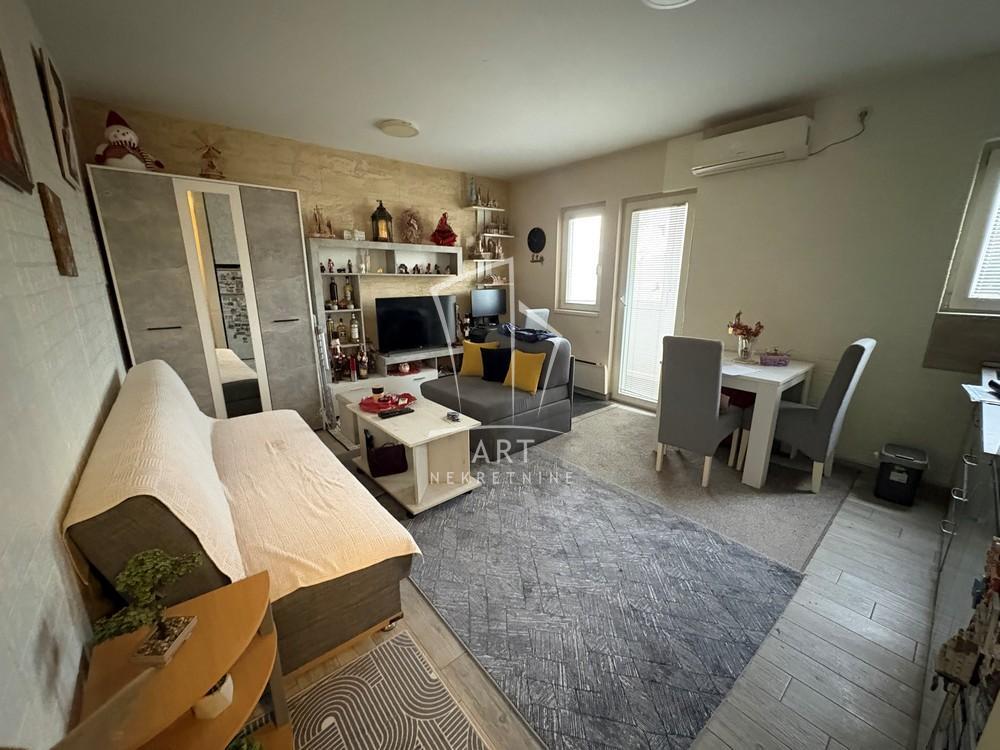 Ugrinovački put 19. deo, Jednosoban stan za izdavanje, 30m2, 350€