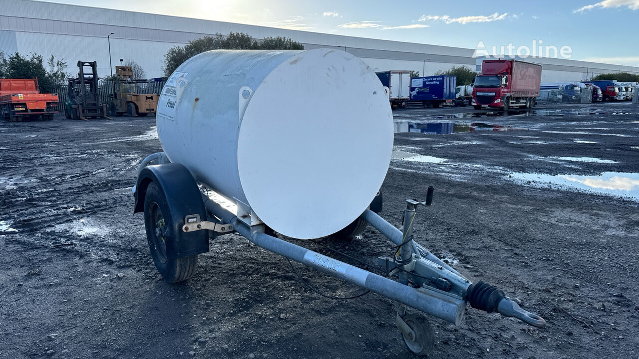 Prodaje se ROAD TOW FUEL BOWSER 1000TTS prikolicu cisternu za gorivo na aukciji