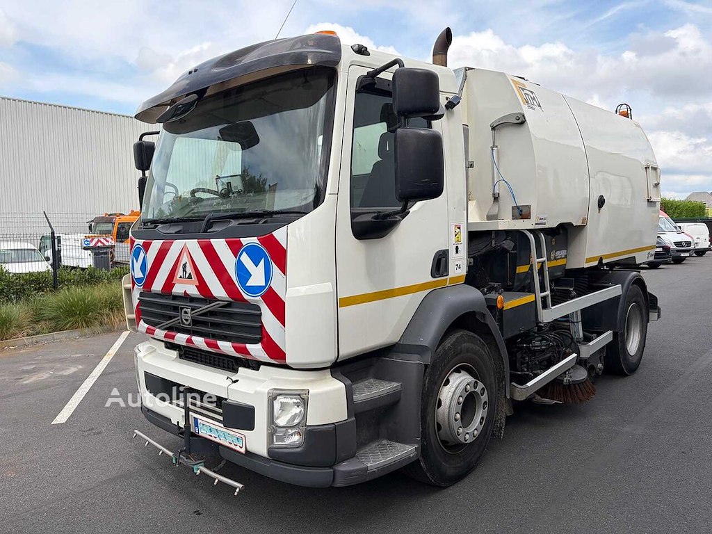 Prodaje se Volvo FL300 cisternu za pranje ulica na aukciji