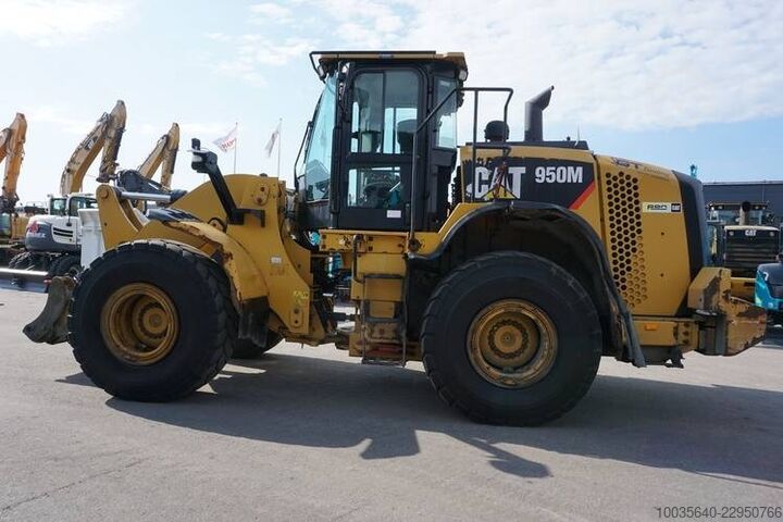 Utovarivač
Caterpillar 950M
