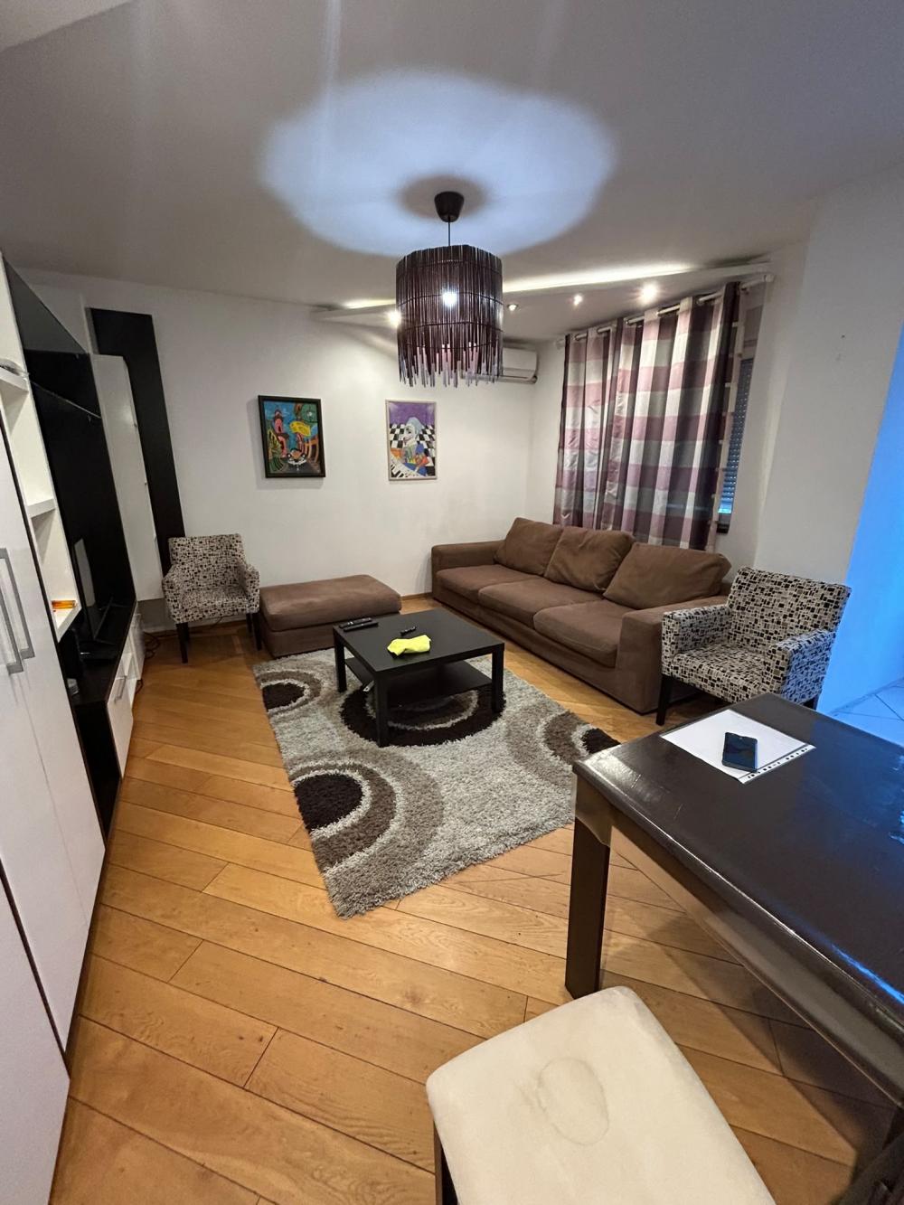 STUDENTSKI TRG – Komforan i moderno opremljen stan u samom srcu Beograda ID#3039
1.000 €