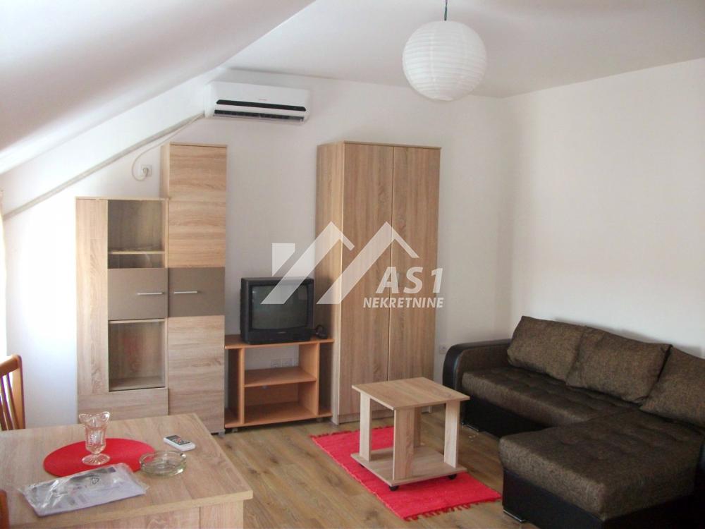 PRODAJE SE GARSONJERA KOD BULEVARA ID#8418
82.400 €