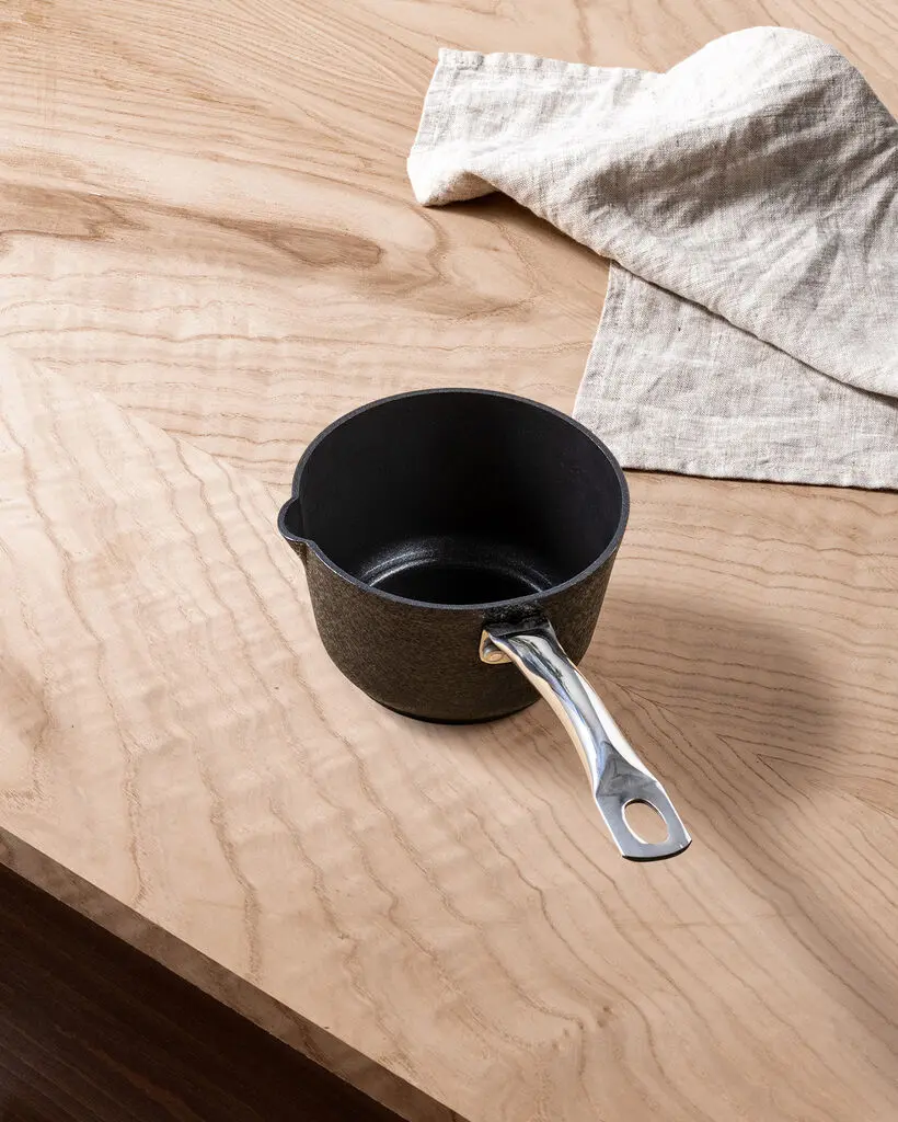 Madame Coco Šerpa za sos Noir Titanium, 12 cm, Crna