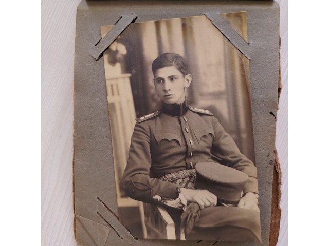 Album sa fotografijama perod od 1921. do 1934. godine