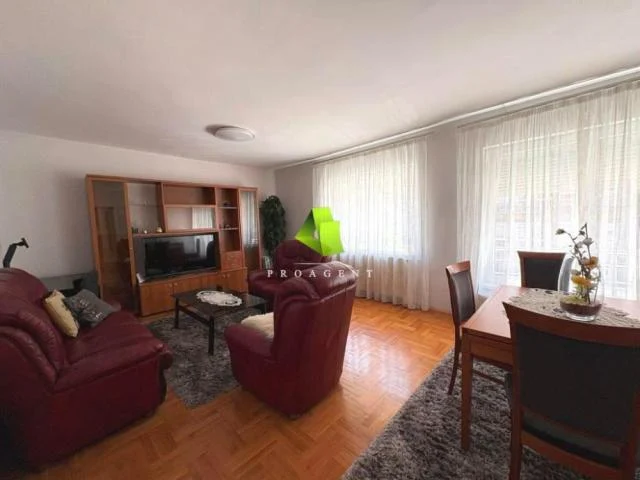 Lepo uređen trosoban stan na Bulevaru Nemanjića ID#9193