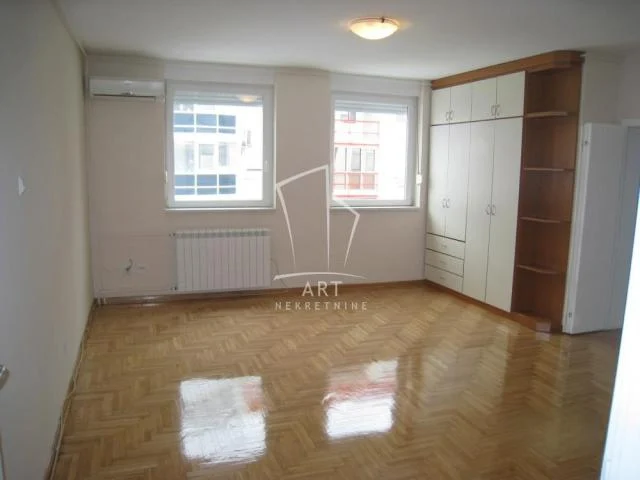 Blok 29, sa garažnim mestom ID#16792