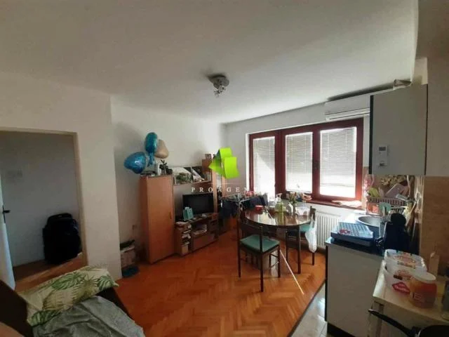 Jednoiposoban stan na Bulevaru Nemanjića ID#9183