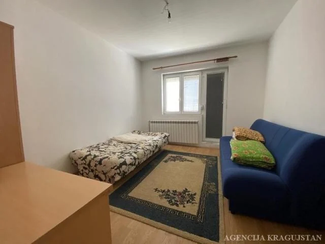 Izdavanje, Kuća, 106m2 , Centar