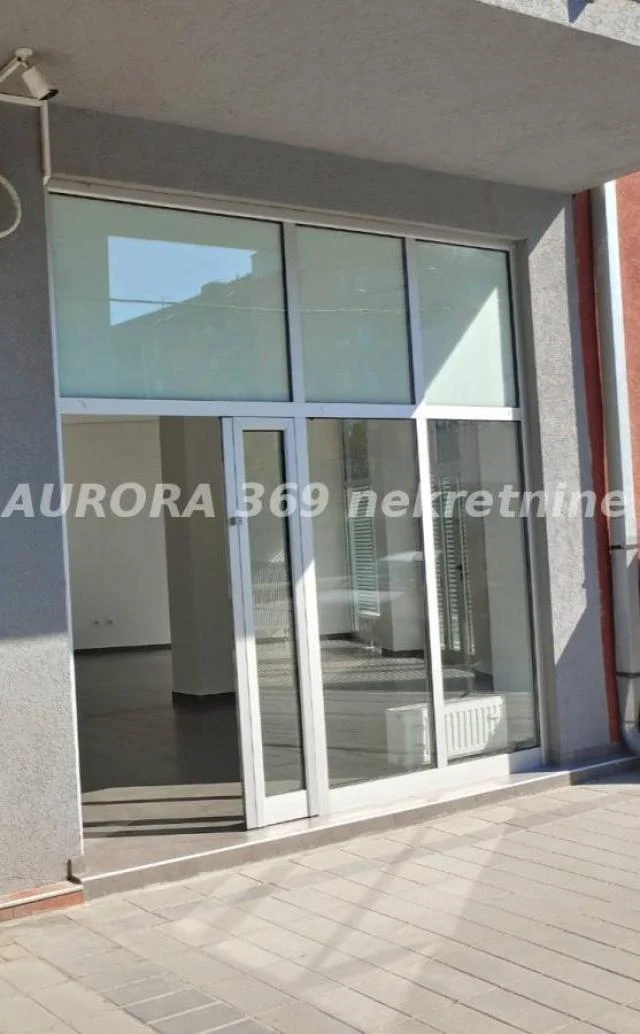 IZDAVANJE. NOVI SAD, BULEVAR EVROPE, ODLIČAN LOKAL, 50m², PRAZAN