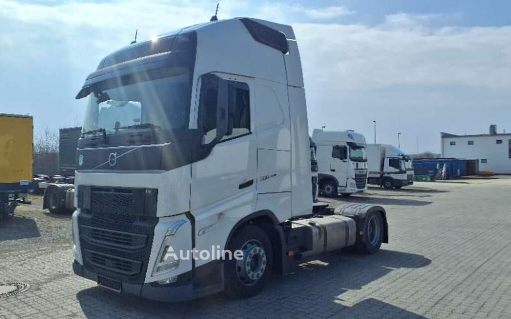 Volvo Vehicle Tractor 4x2 Mega (Low) tegljač
(623763)