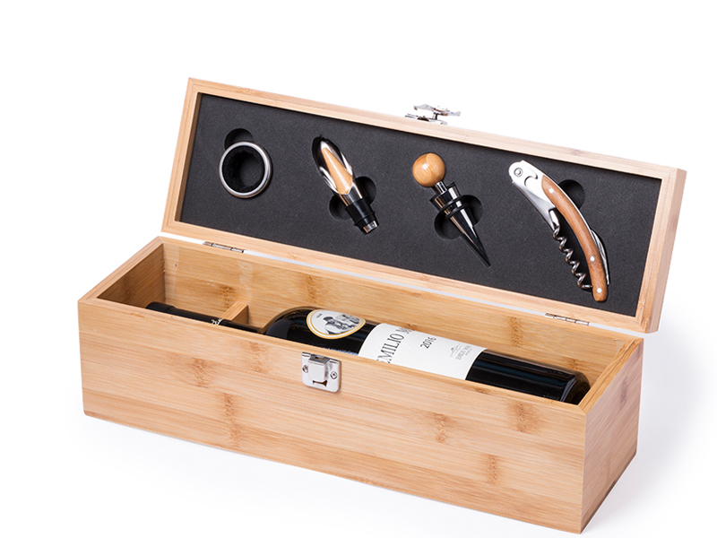 PINOT
            Vinski set u kutiji od bambusa 4/1