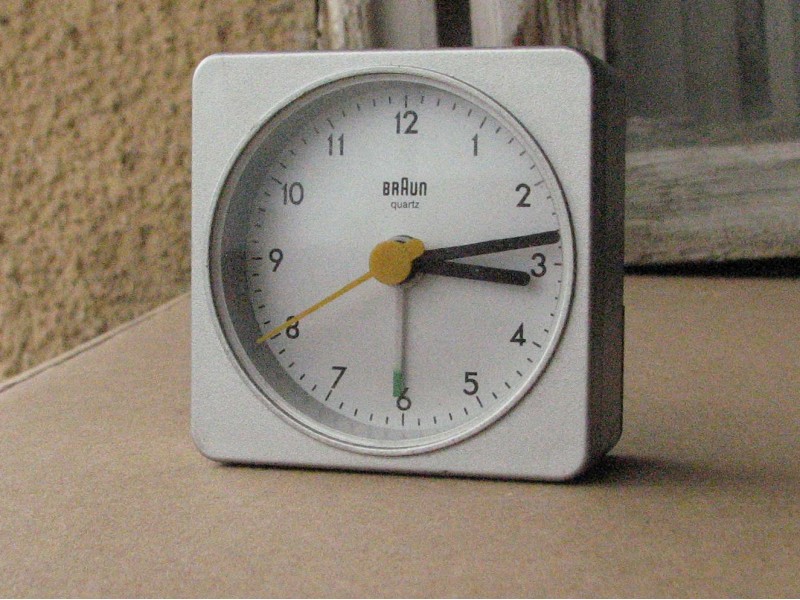 = BRAUN quartz - Odličan! - 6 x 6 x 2,5cm