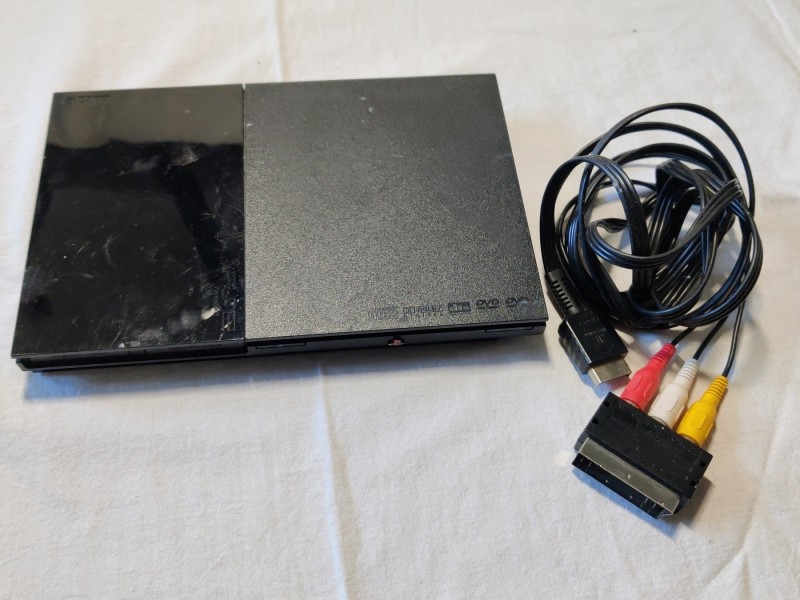 Sony PlayStation 2 sa AV kablom SCPH-90004