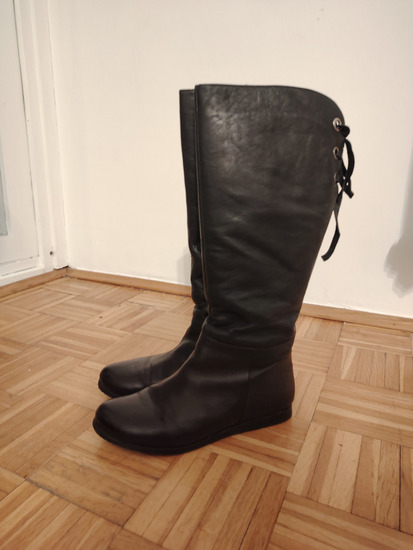 Kozne cizme br 37
