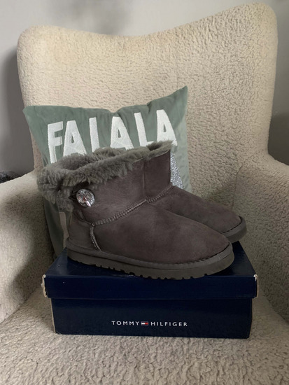 UGG Swarovski
