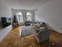 Salonski stan, deo kuće, u centru