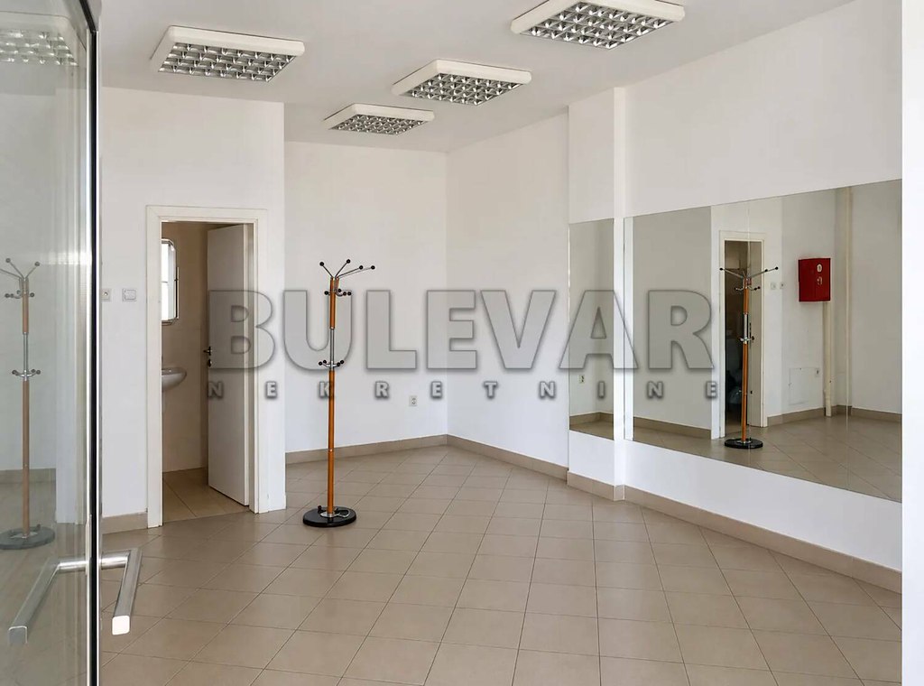 Poslovni prostor / Lokal, Niš – Pravni fakultet | Izdavanje · 29m² · 300€