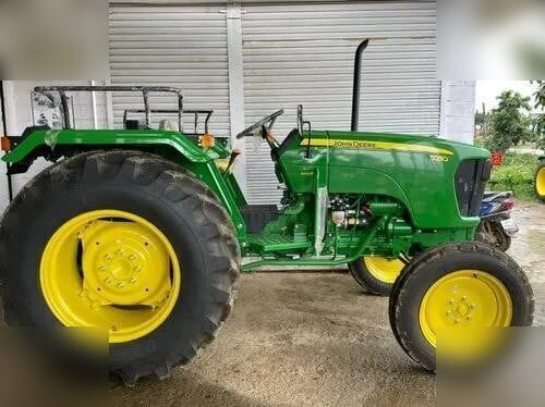 Novi John Deere 5210 traktor točkaš