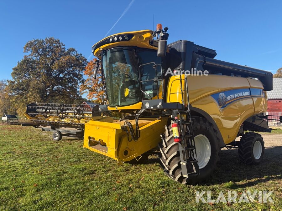 Prodaje se New Holland CX5.80 kombajn za žito na aukciji