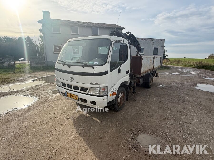 Prodaje se Toyota Dyna krmni kombajn na aukciji