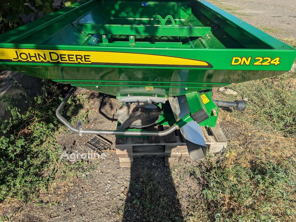 John Deere DN 224 nošeni rasipač