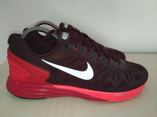 Nike zenske patike za trcanje br 40 (25,5 cm)