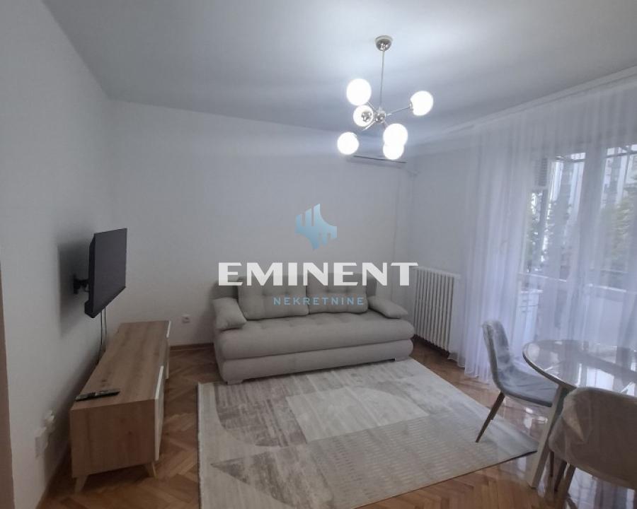 Trosoban stan za izdavanje, Crveni Krst, Beograd, 52m², 3. sprat, 900 €/mes