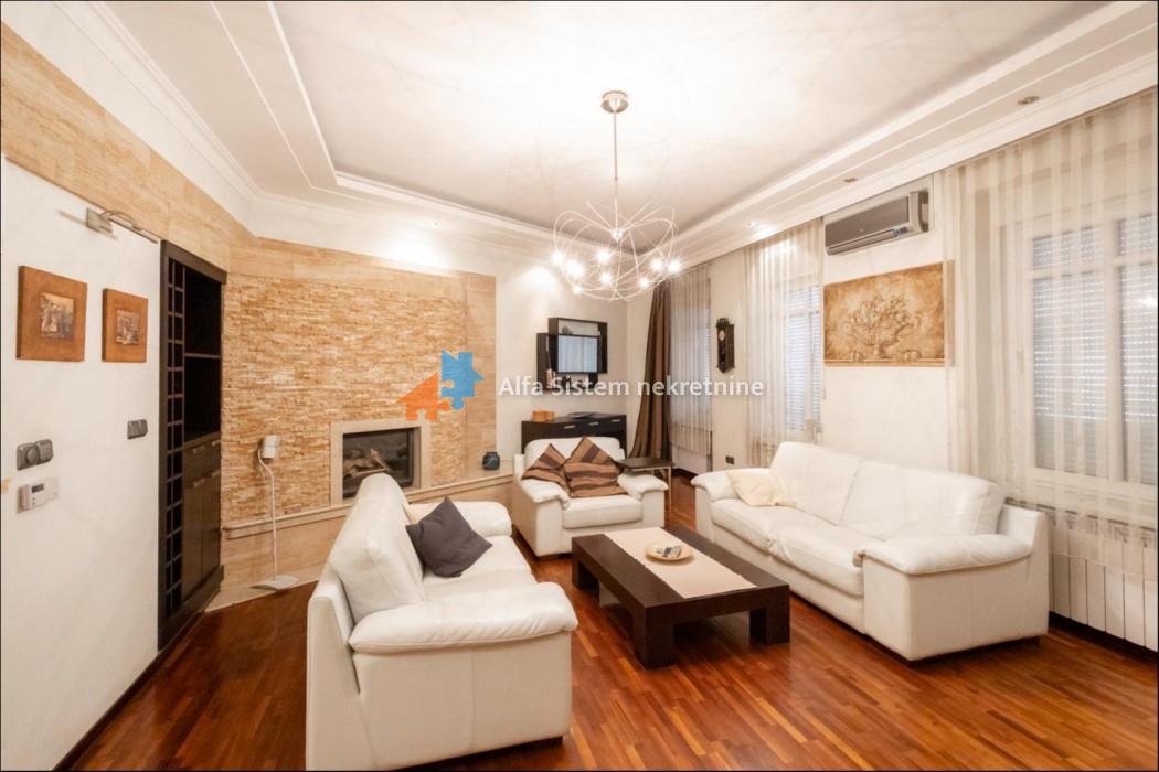 Četvorosoban stan za izdavanje, Obilićev Venac, Beograd, 140m², 1. sprat, 1.800 €/mes