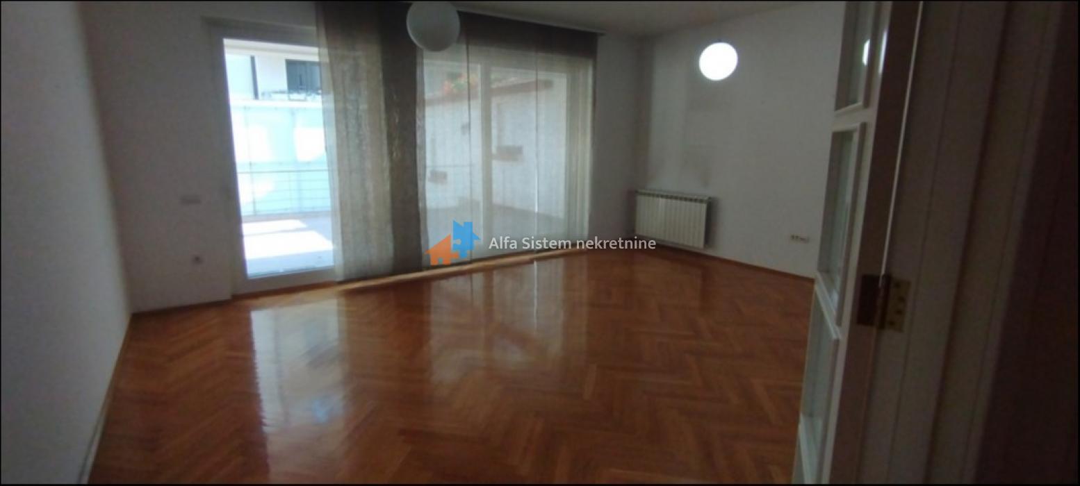Trosoban stan za izdavanje, Hram Svetog Save, Beograd, 110m², 1.600 €/mes