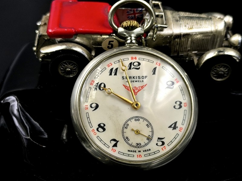 Stari sovjetski džepni sat navijač mehanički