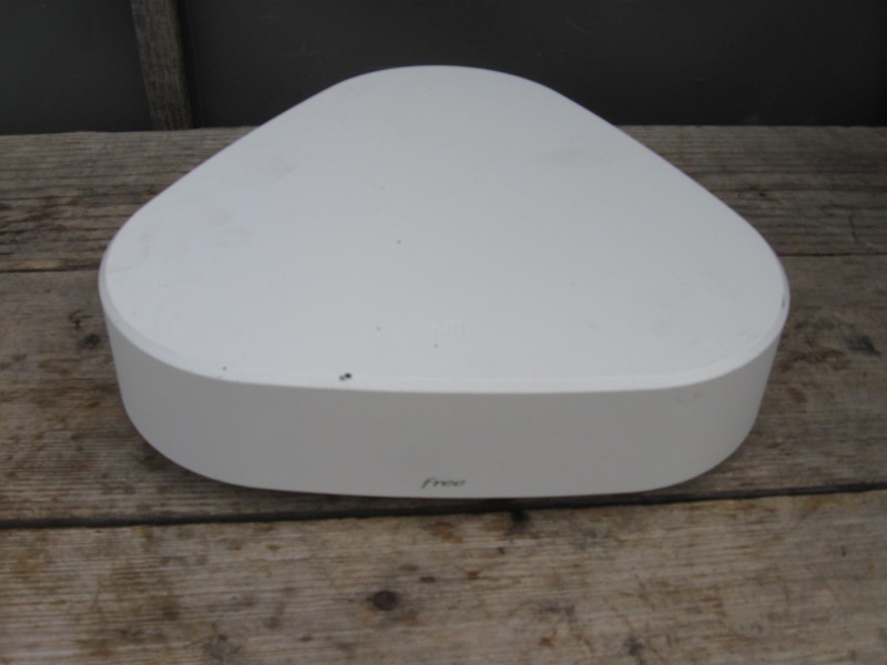 FREEBOX Delta F-GW07B server-citaj opis