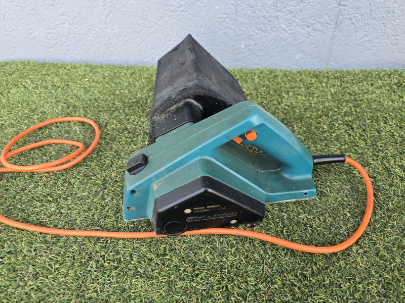 Black decker elektricna glodalica