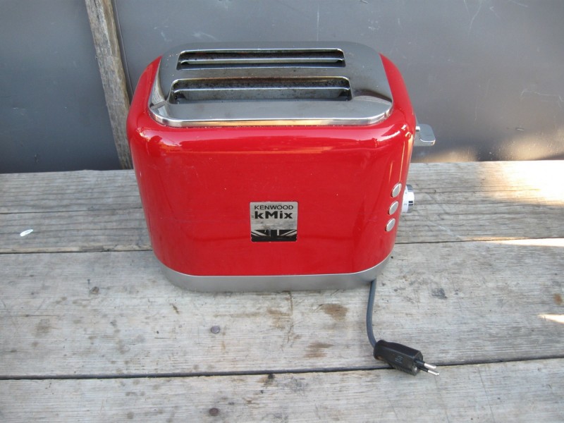 KENWOOD prelep crveni toster-citaj opis