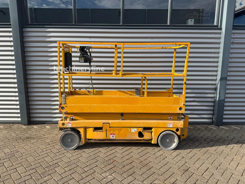 Haulotte Compact 8 Hoogwerker Schaarhoogwerker Schaarlift (2011) makazasta platforma