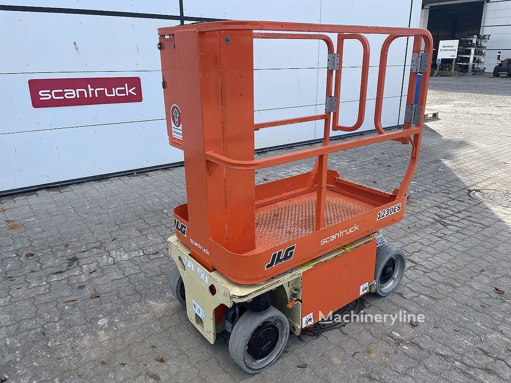 JLG 1230ES jarbolna penjajuća platforma