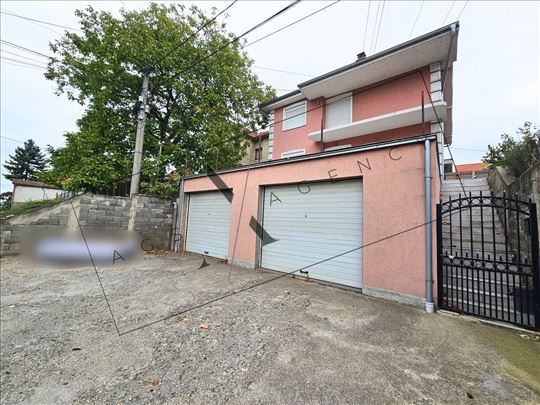3-etažna kuća na prodaju, Gradske lokacije, 165.00