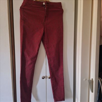 Bershka narandžasto-crne karirane pantalone