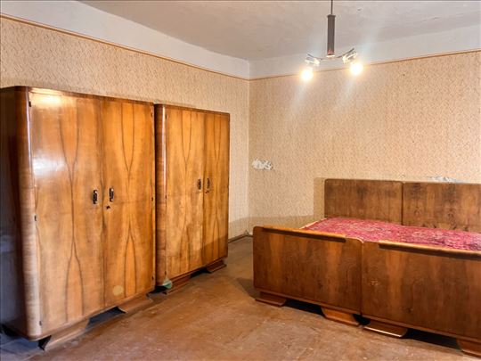 Art Deco nameštaj - kreveti, ormari i komoda
