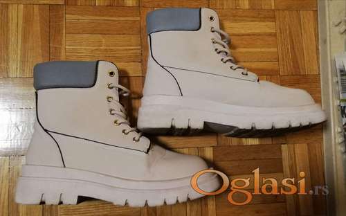 Odlično očuvane zimske Timberland stil čizme sa reflektujućim detaljem – Broj 40