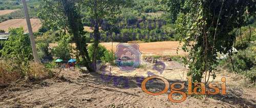Prodaje se plac na Banstolu 886m2
