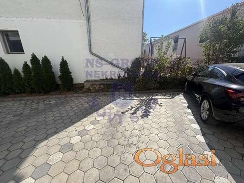 Parking mesto u centru Petrovaradina