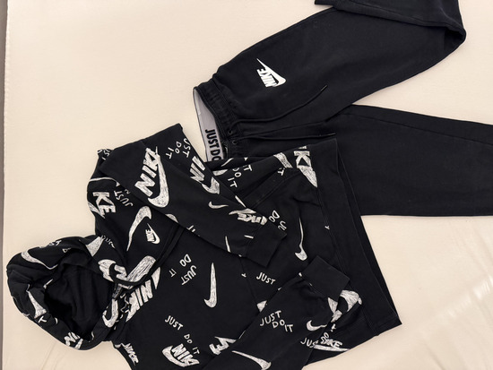 Nike komplet S velecina