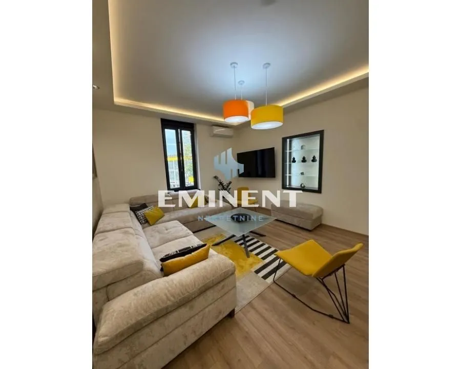 Izdavanje, dvosoban stan, 60m², Gundulićev Venac, Beograd