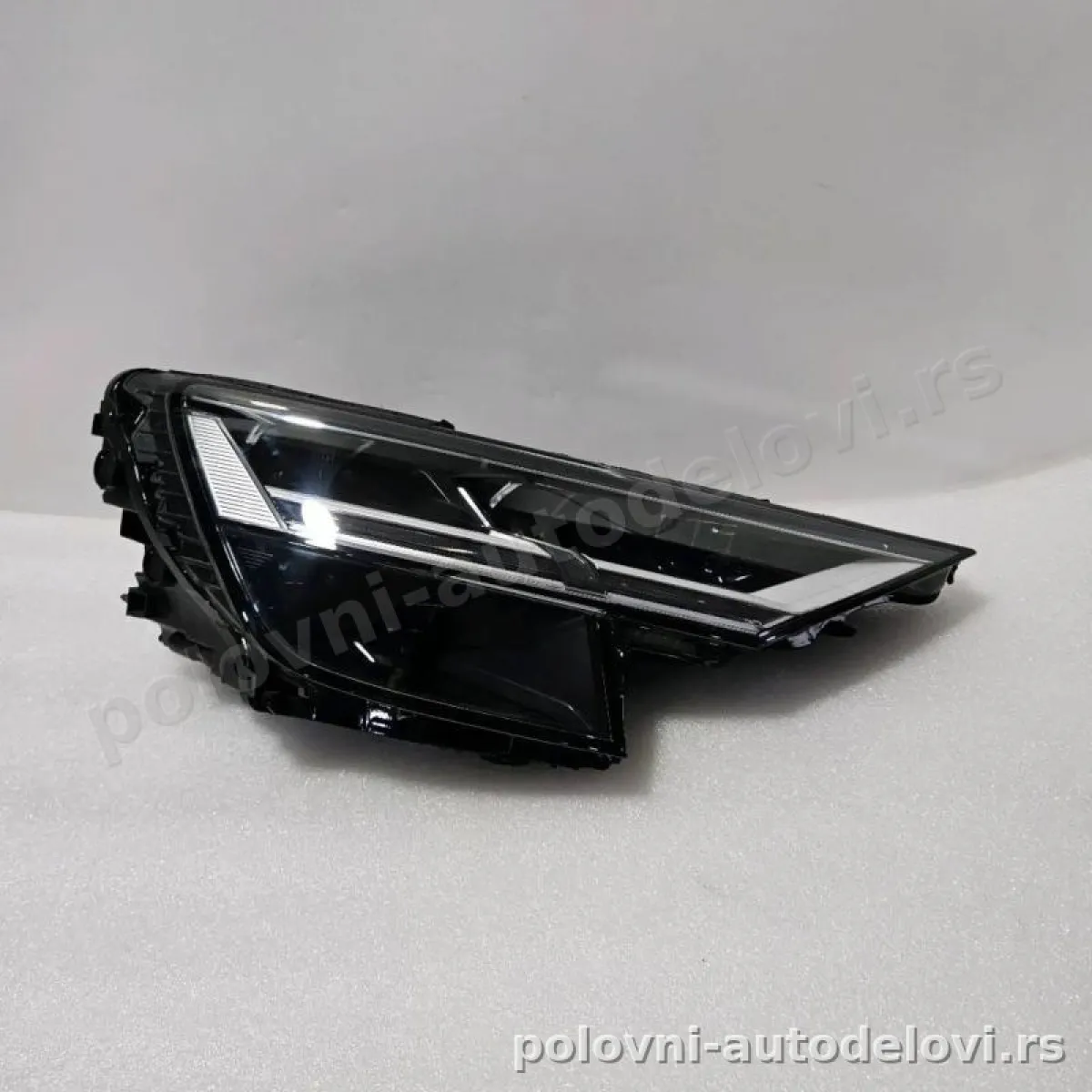 Audi Q8 SQ8 RS Q8 4M Full LED far desni 4M8941034