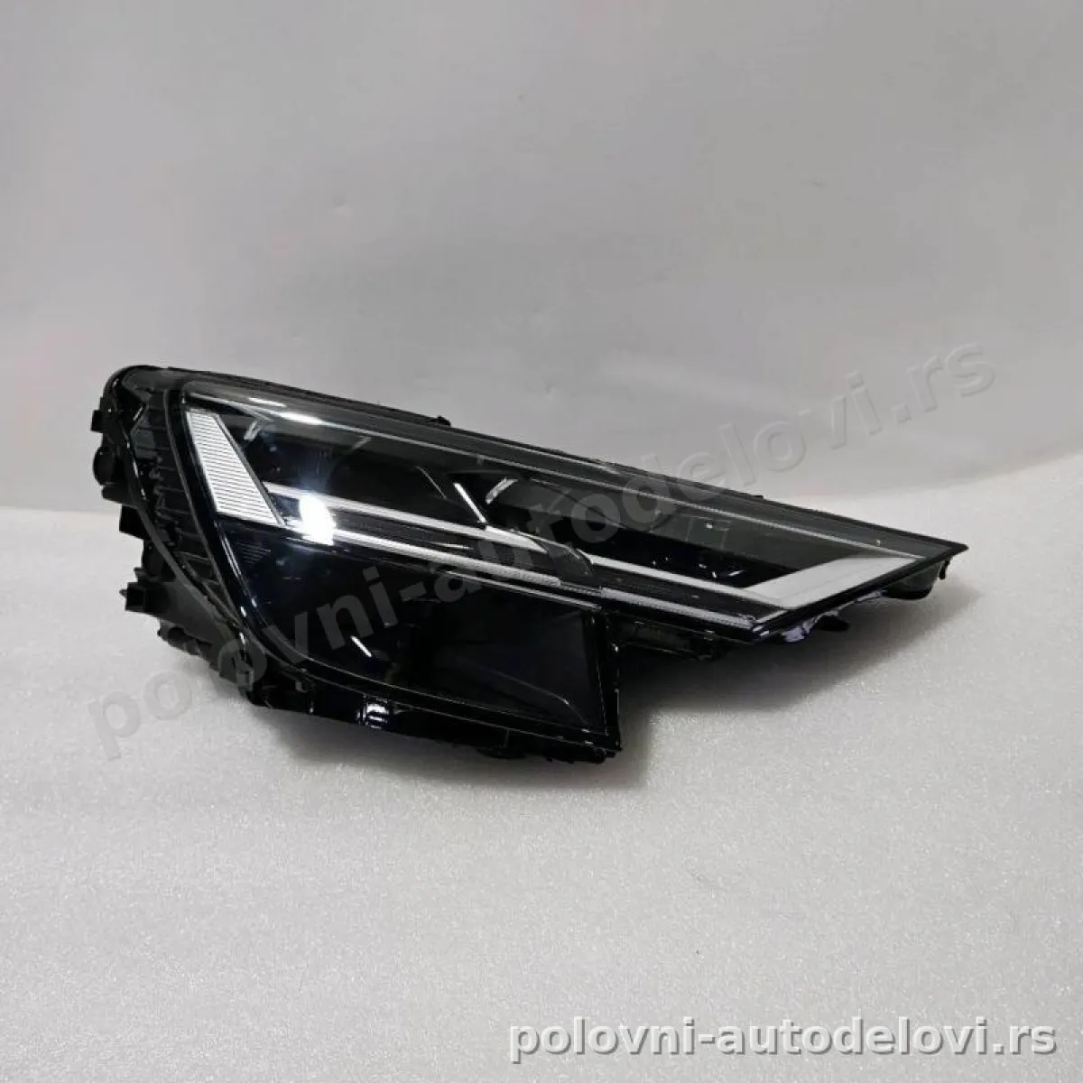 Audi Q8 SQ8 RS Q8 4M Full LED far desni 4M8941774