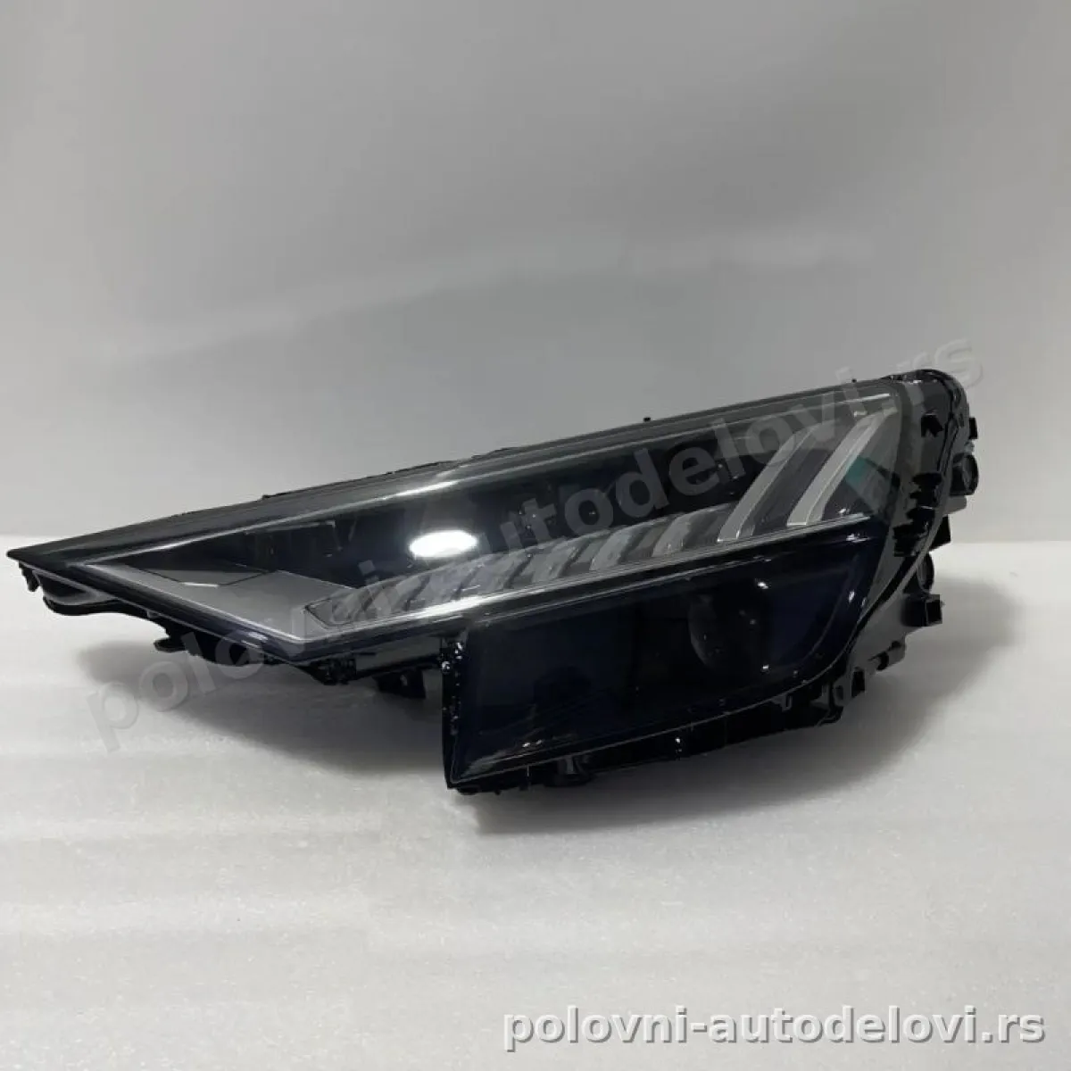 Audi Q8 SQ8 RS Q8 4M Full LED Matrix far levi 4M8941035